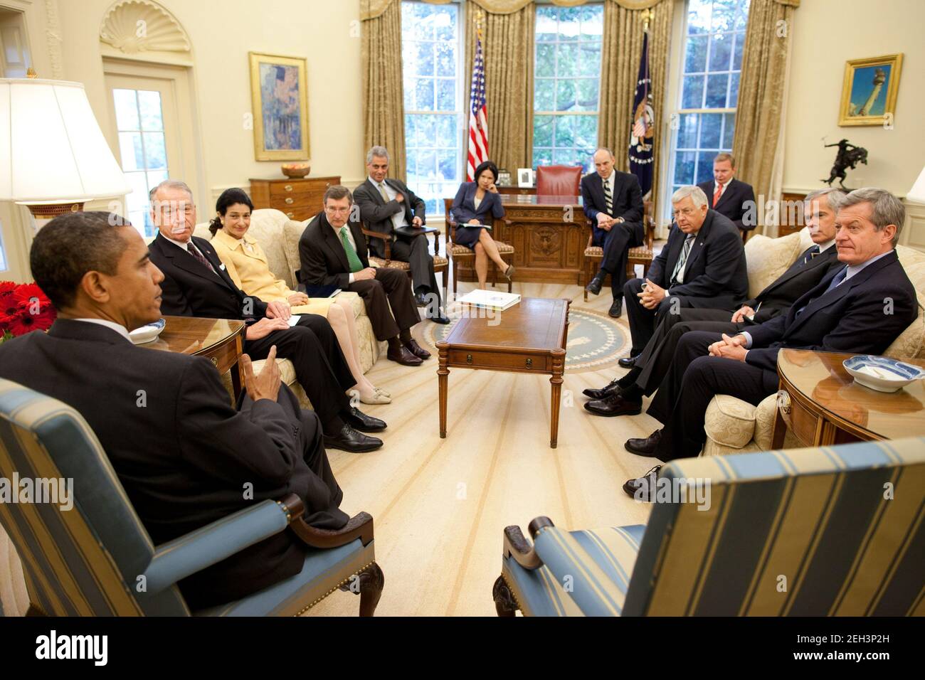 Senate finance committee in office hi-res stock photography and images ...