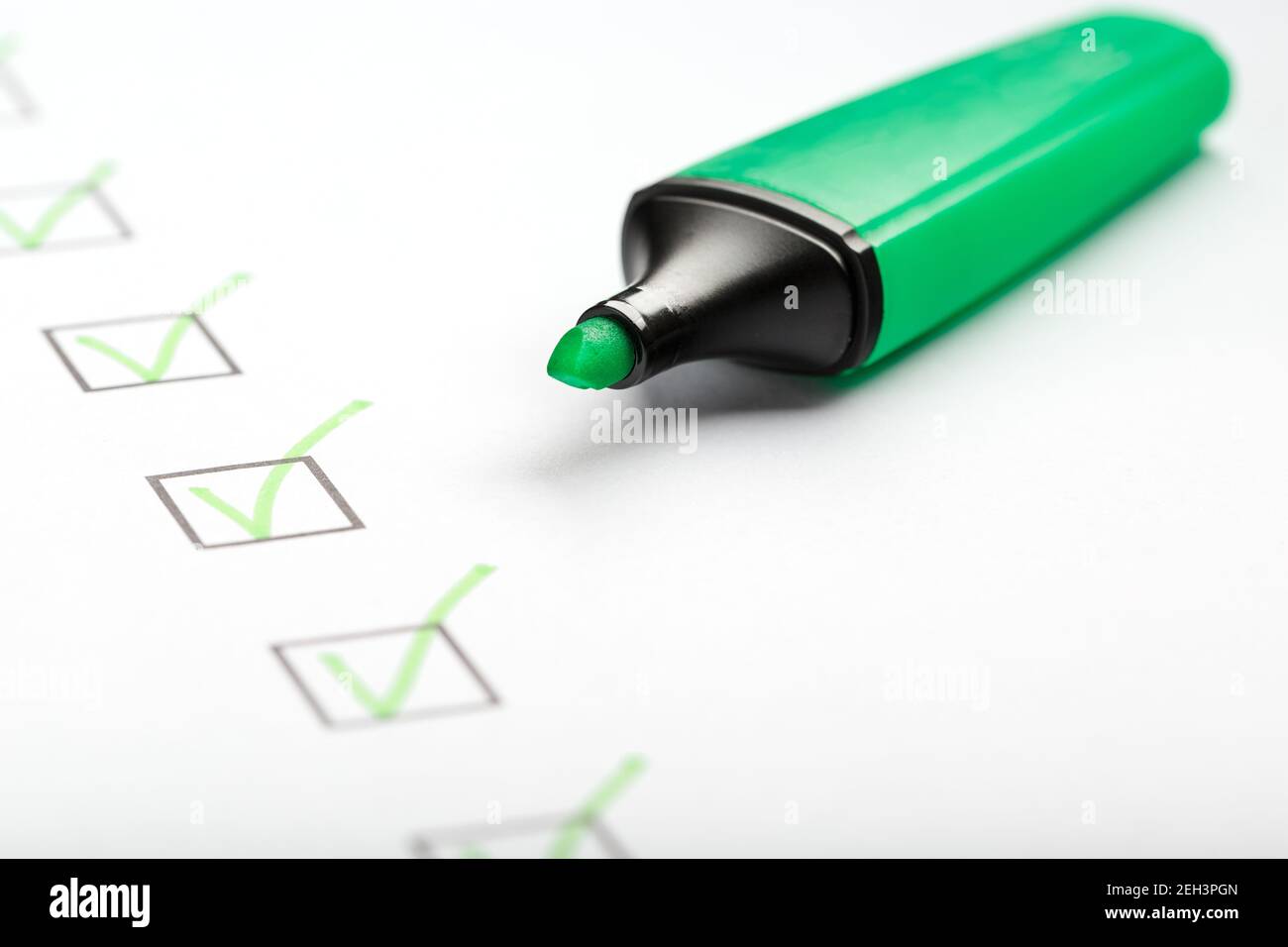 Green marker with markers on the checklist sheet. Checklist completed ...