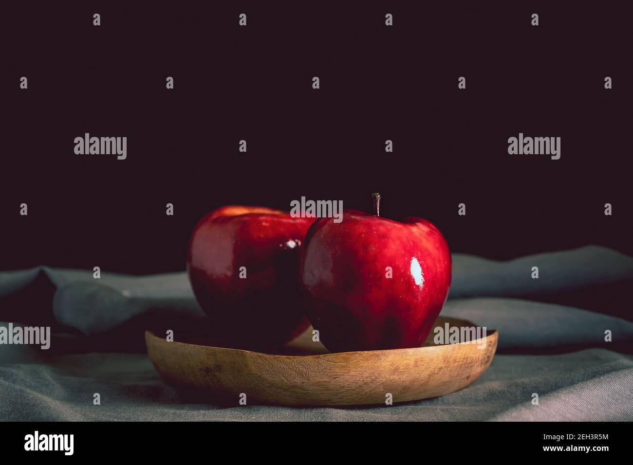 Two red apples art hi-res stock photography and images - Alamy