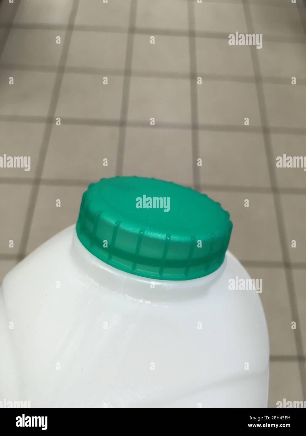 Bottle green top semi skimmed milk hi-res stock photography and images ...