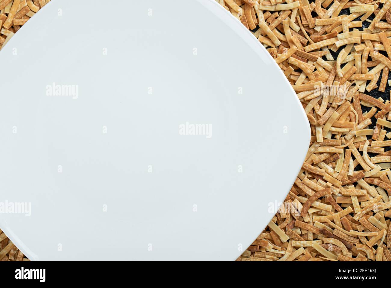 Straw packing hi-res stock photography and images - Alamy