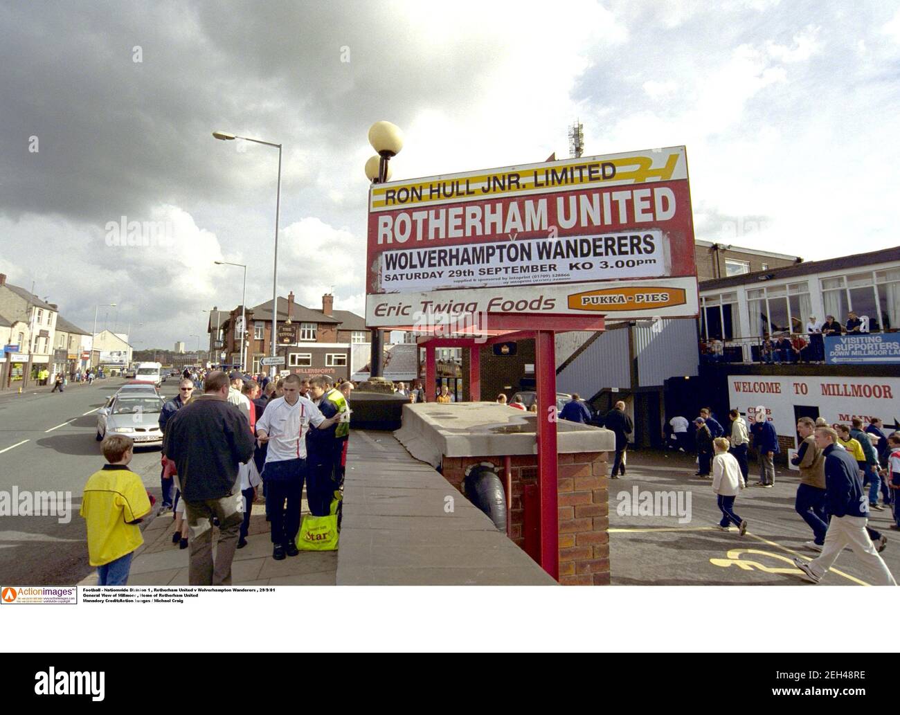 Millmoor home of rotherham united hi-res stock photography and images ...