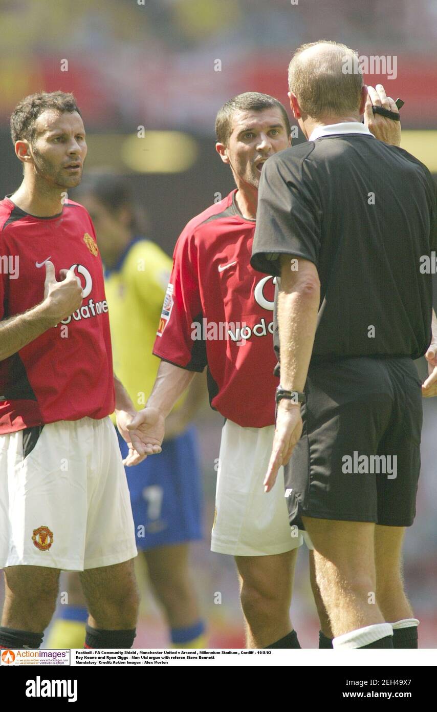 Roy keane manchester united argue hi-res stock photography and images ...