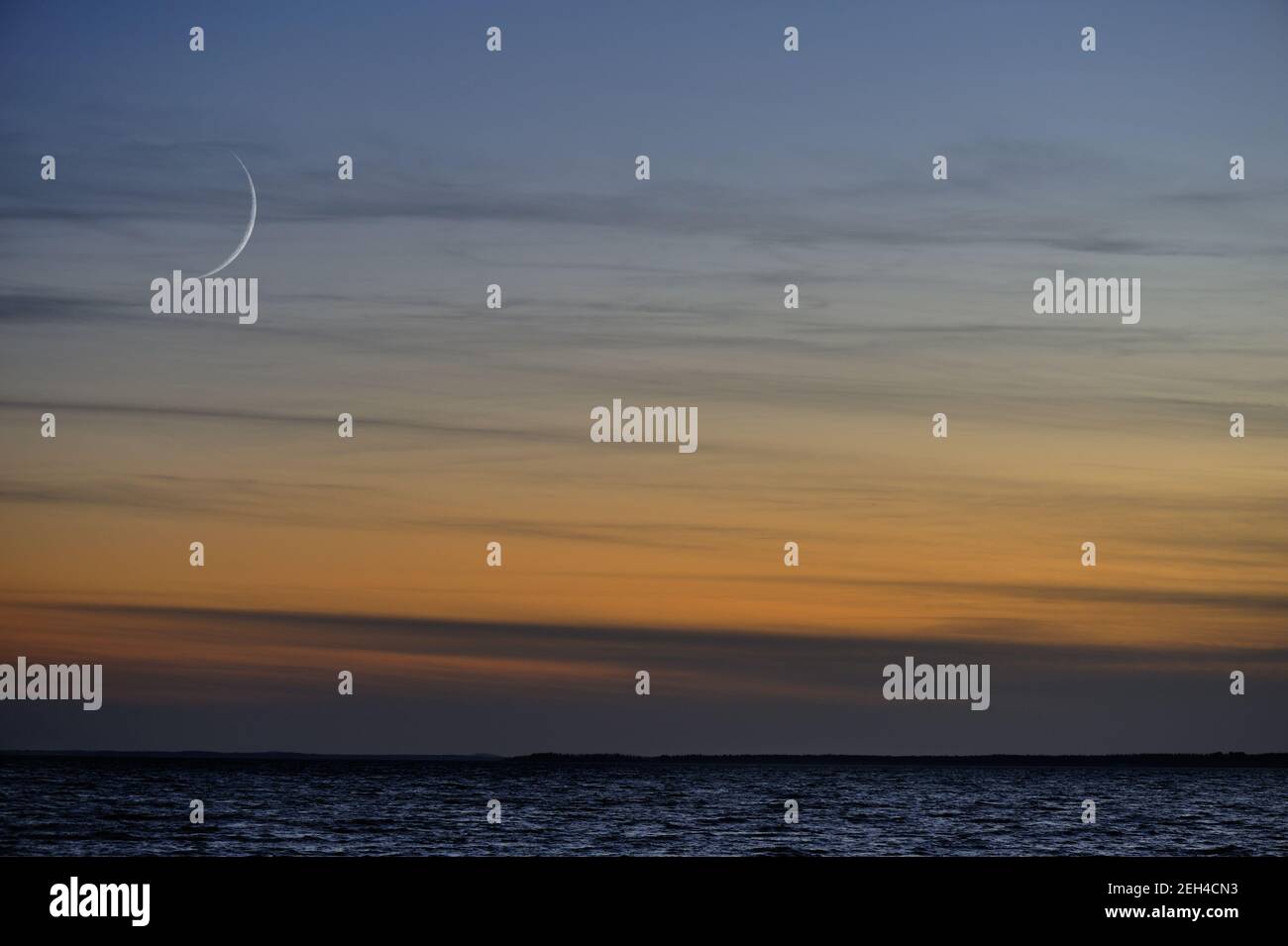 Horizontal crescent moon hi-res stock photography and images - Alamy