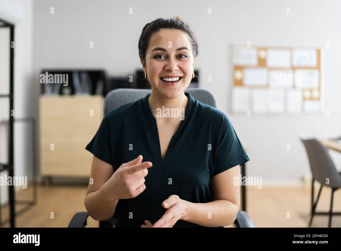 Happy office employee hi-res stock photography and images - Alamy