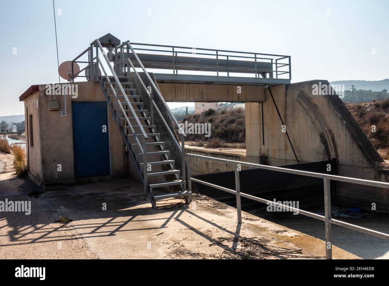 Sluice gate in spain hi-res stock photography and images - Alamy