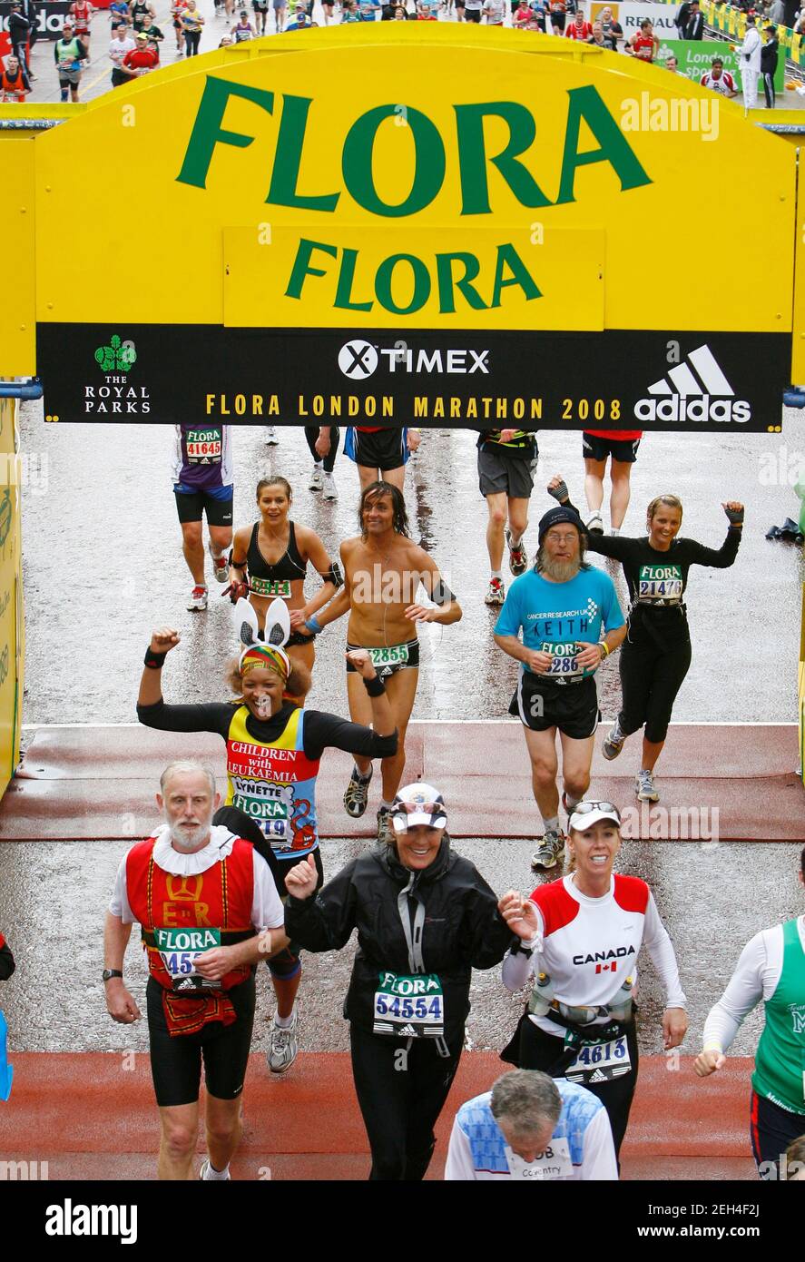 Marathon finish line view london hi-res stock photography and images - Alamy