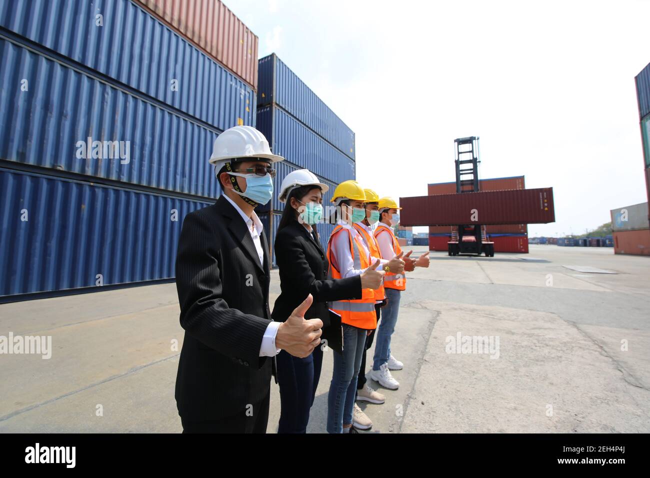 Foreman control loading Containers box from Cargo freight ship for ...