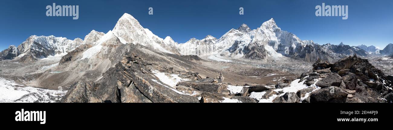 Panoramic view of Mount Everest, Lhotse, Nuptse, Pumo Ri and Kala ...