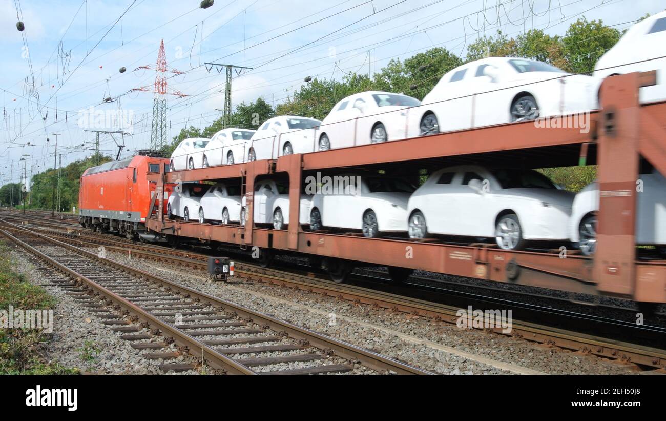 Car transporter wagons hi-res stock photography and images - Alamy