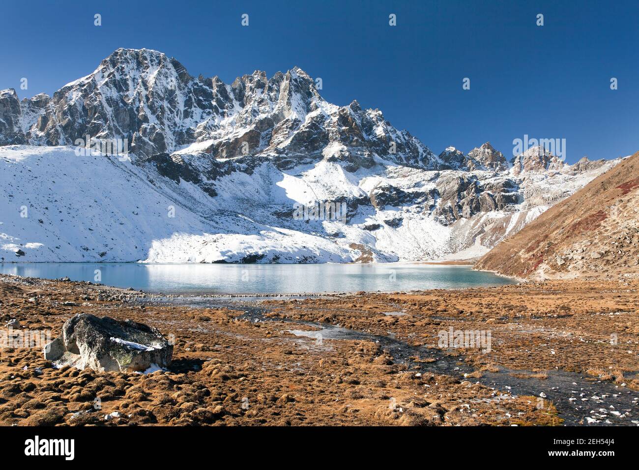 Dudh pokhari Gokyo lake and Phari Lapche peak - Gokyo - Way to Cho Oyu ...