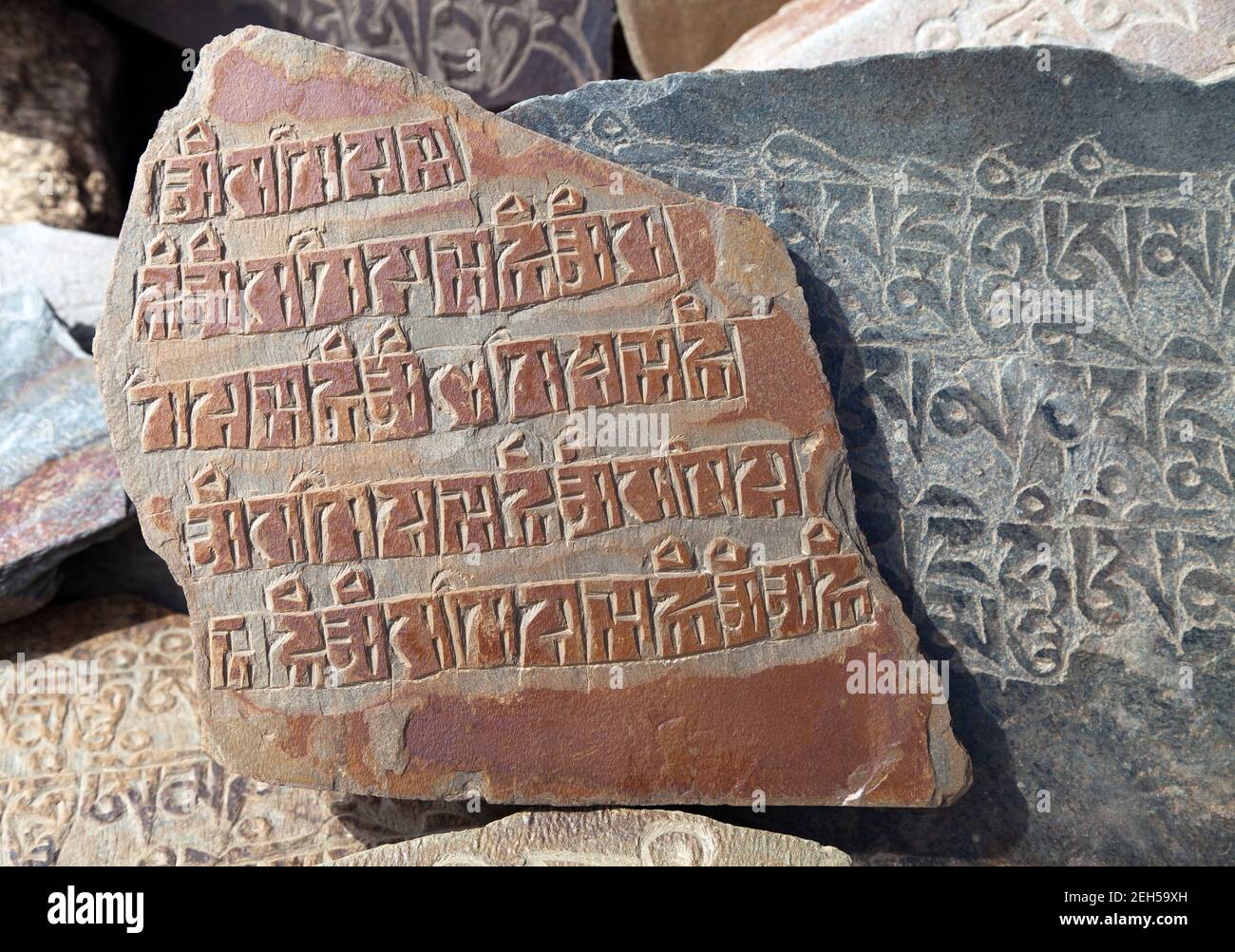 Mani wall and stone with buddhist symbols Stock Photo - Alamy