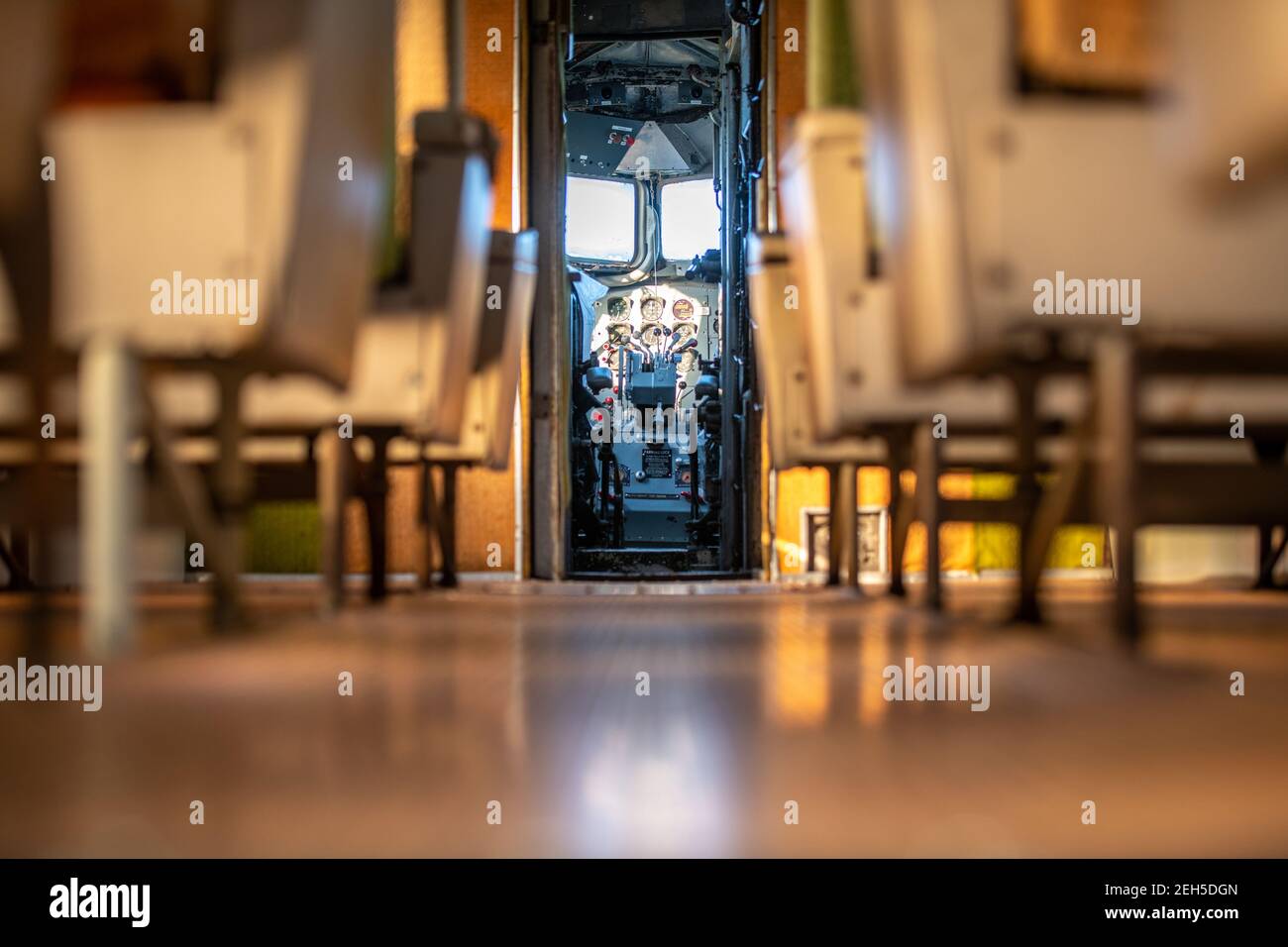 Cockpit plane aisle hi-res stock photography and images - Alamy
