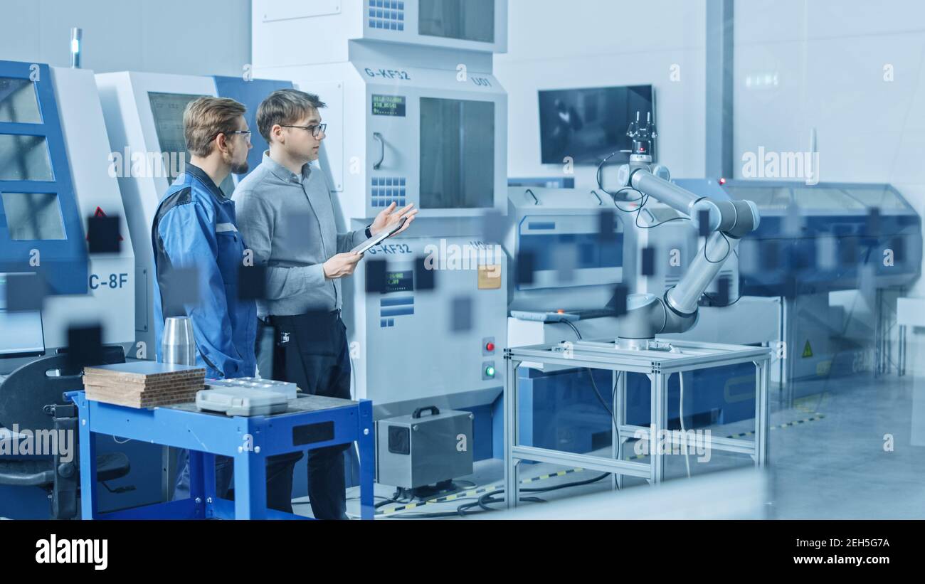 Assembly line workers hi-res stock photography and images - Alamy