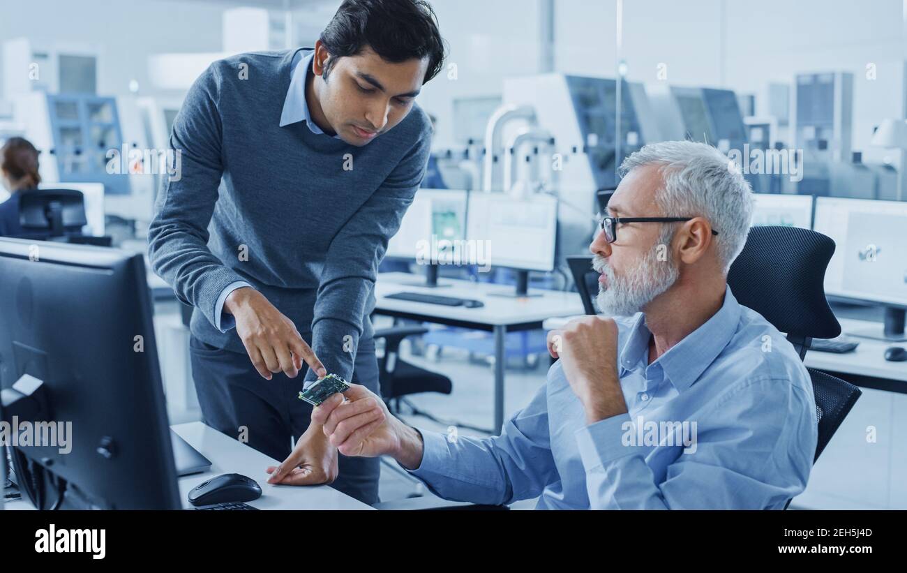 Electronics factory indian hi-res stock photography and images - Alamy