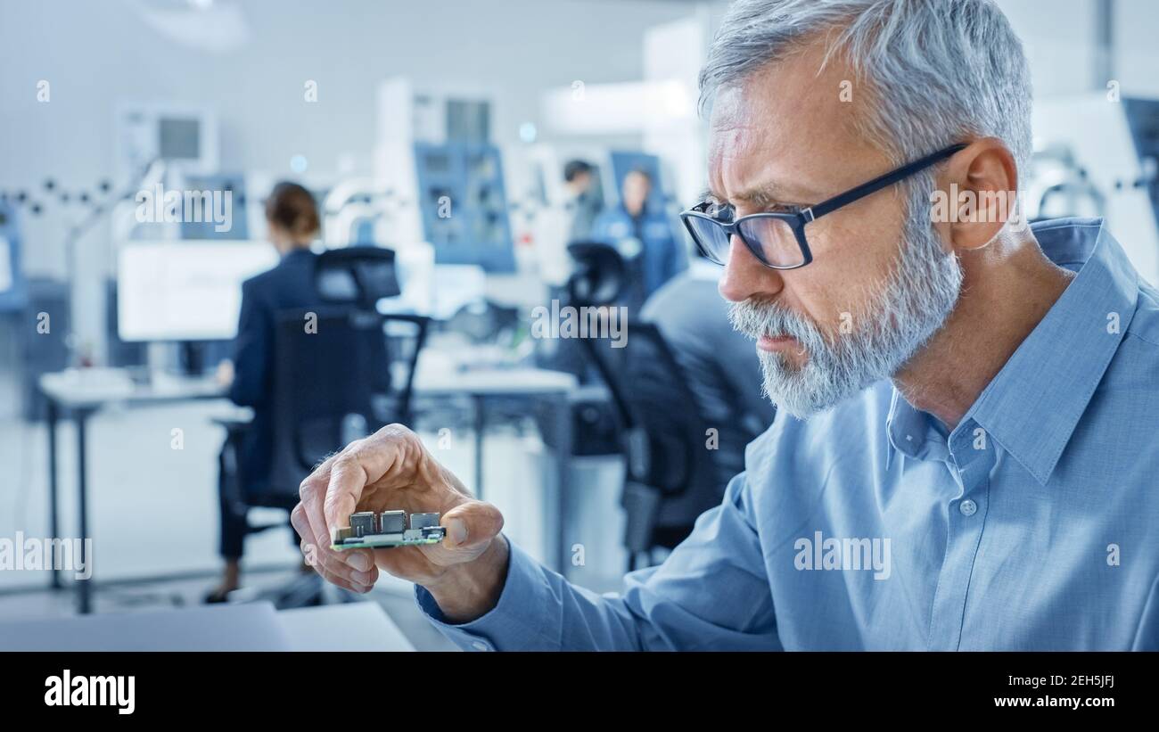 Electrical engineering iot hi-res stock photography and images - Alamy