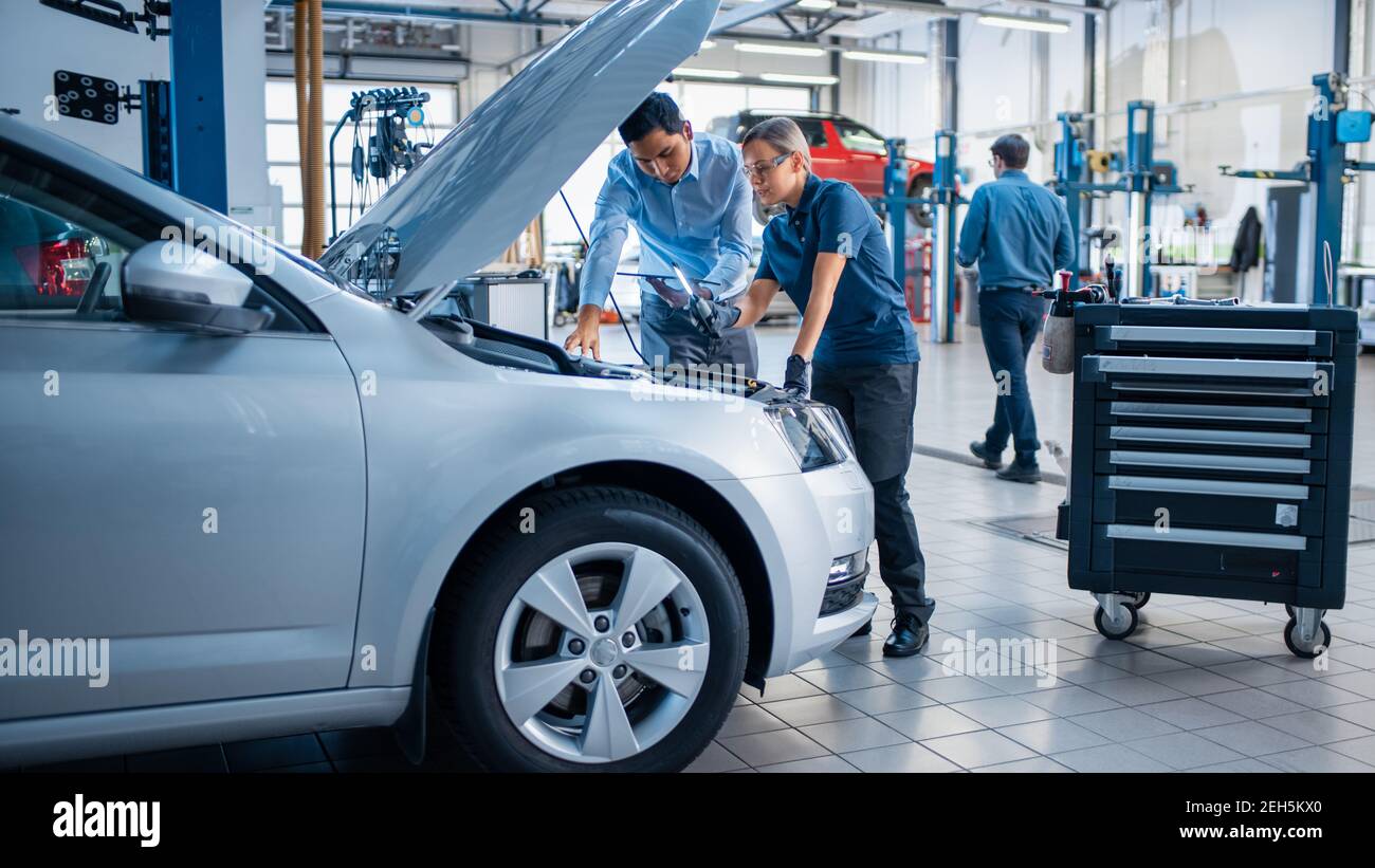 Woman checks tablet fix hi-res stock photography and images - Alamy