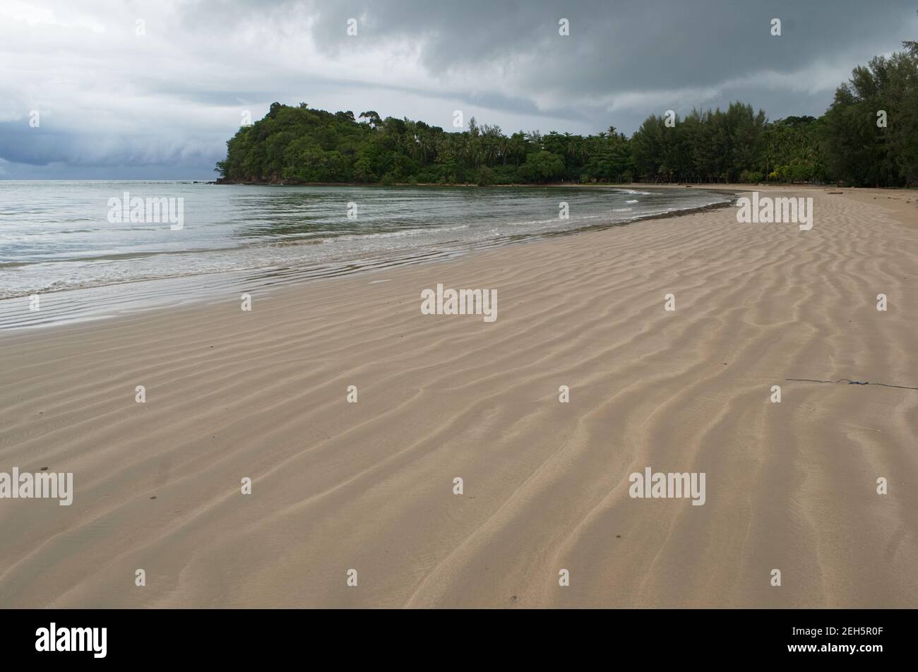 Tropical beach during low hi-res stock photography and images - Alamy
