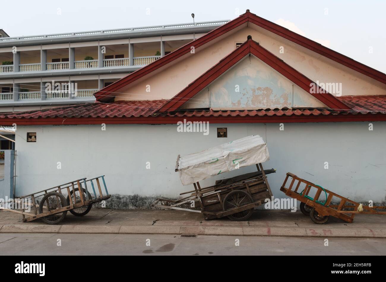 Hawker carts hi-res stock photography and images - Alamy