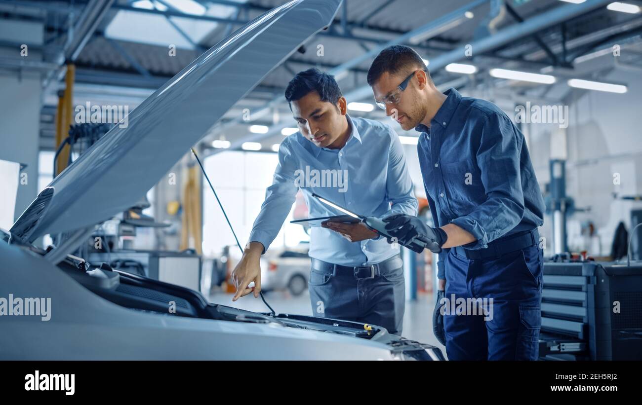 Garage employees hi-res stock photography and images - Alamy