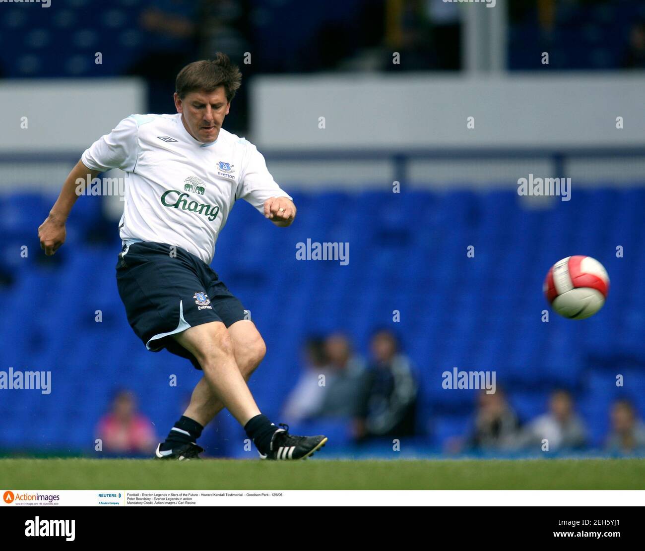 Peter beardsley everton hi-res stock photography and images - Alamy