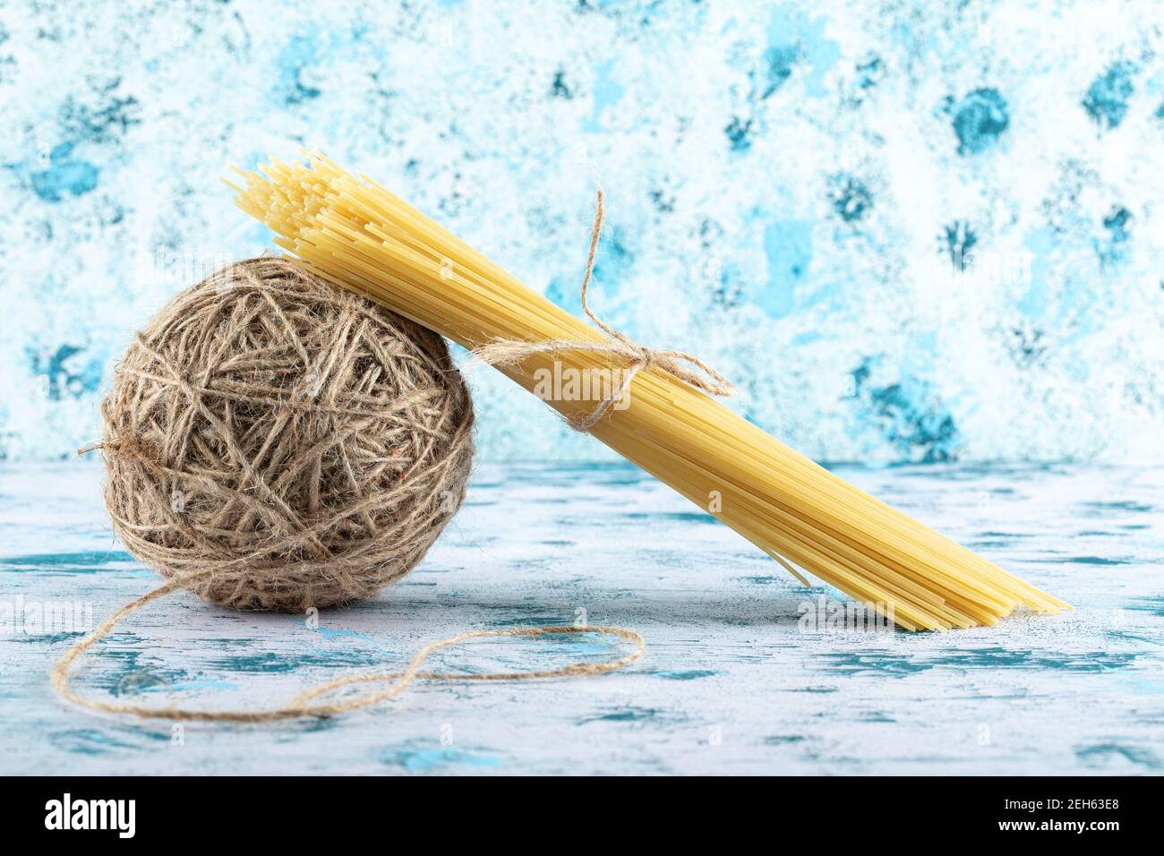Pasta spaghetti dry raw uncooked hi-res stock photography and images ...