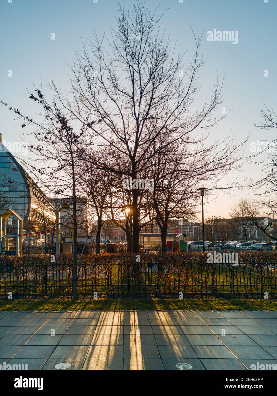 Sunrise sun rising behind road hi-res stock photography and images - Alamy