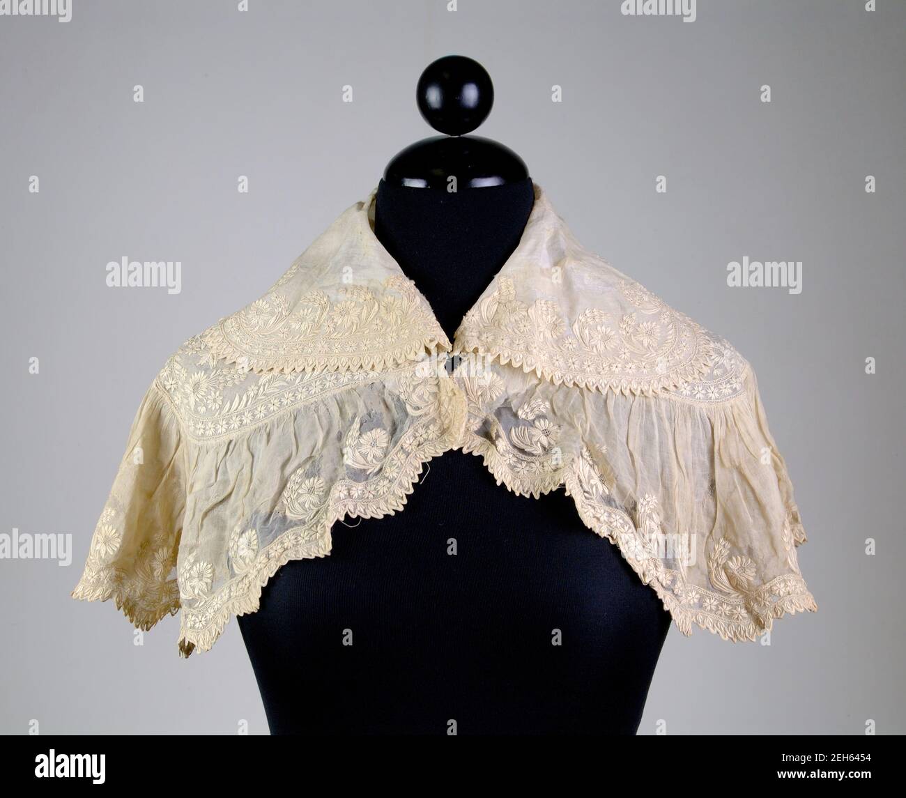 Pelerine collar hi-res stock photography and images - Alamy