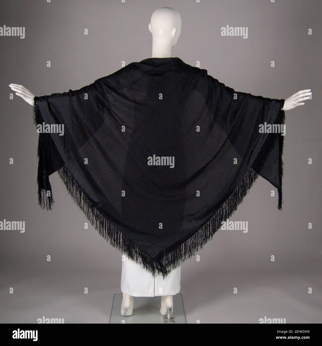 Shawl fringes hi-res stock photography and images - Alamy