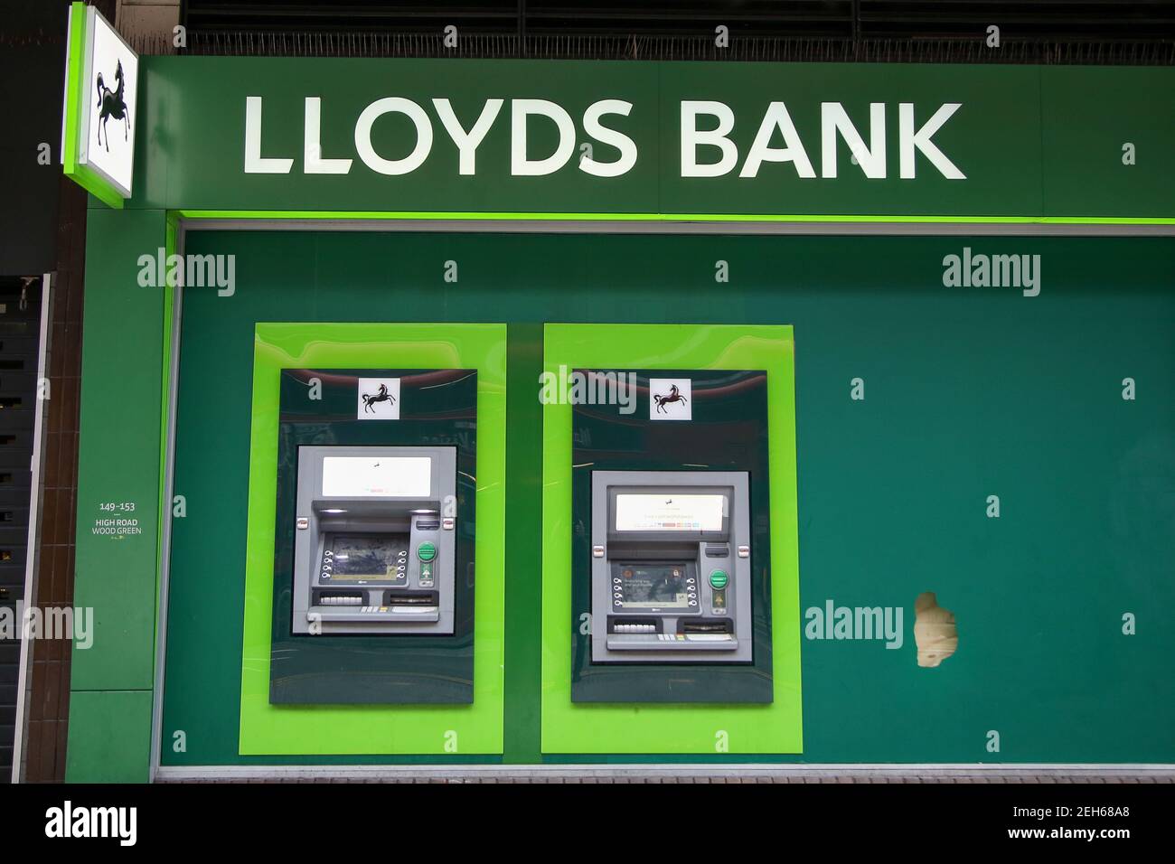 Lloyds bank atm hi-res stock photography and images - Alamy Lloyds bank atm hi-res stock photography and images - Alamy