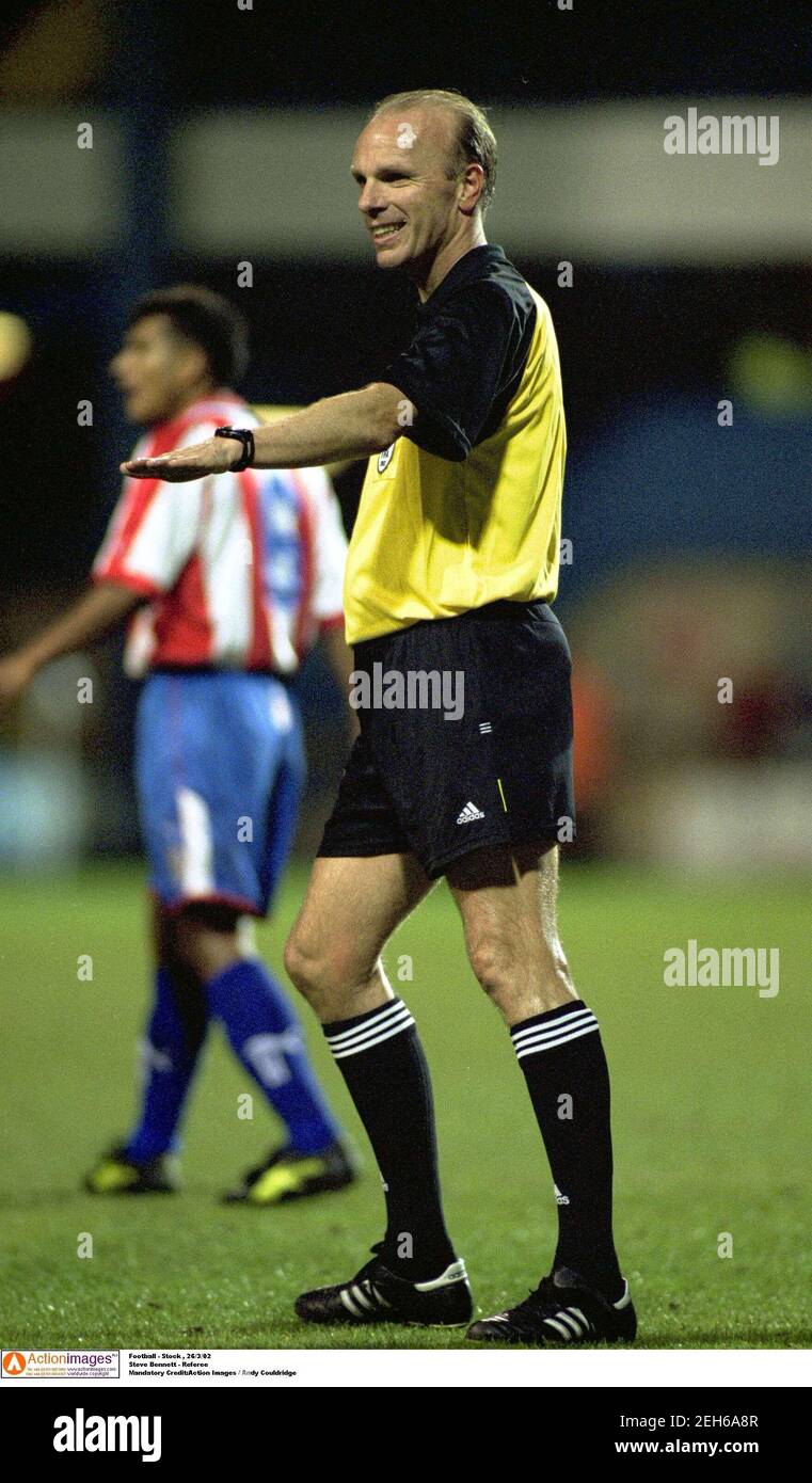 Football referee steve bennett High Resolution Stock Photography and ...