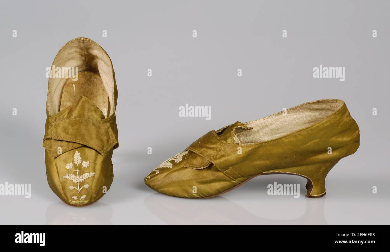 Gold embroidered shoes hi-res stock photography and images - Alamy