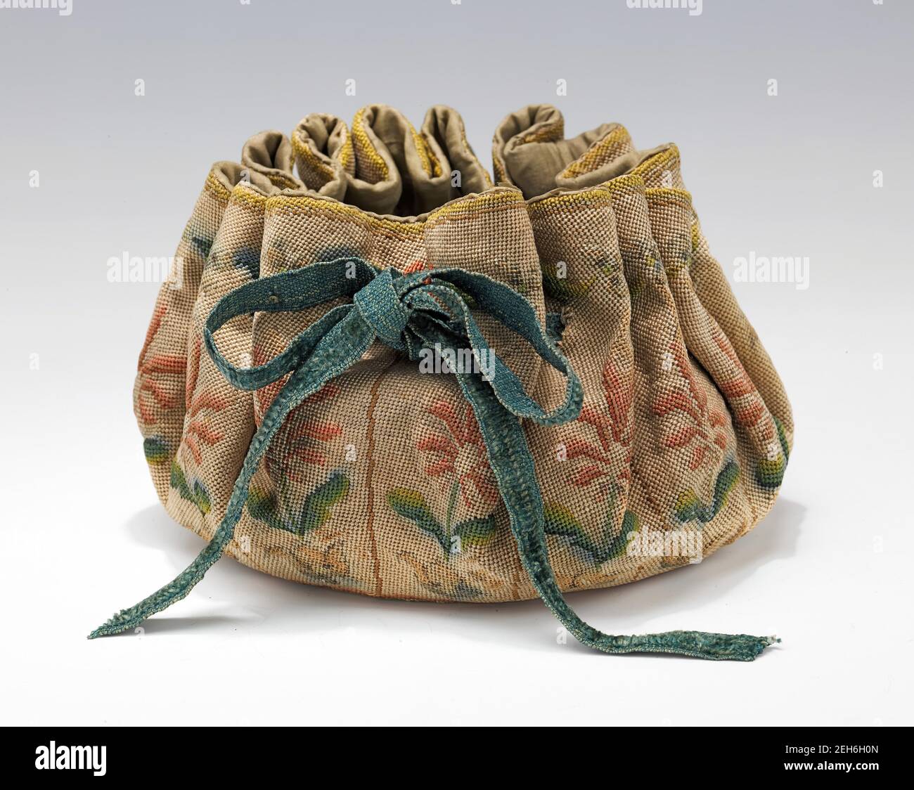 String purse hi-res stock photography and images - Alamy