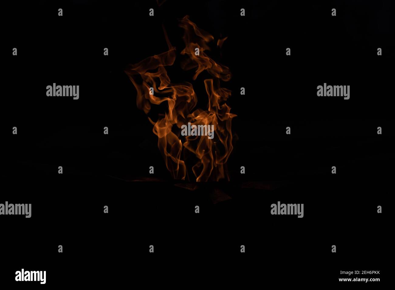 eternal flame, flame in the dark, light in the dark Stock Photo - Alamy