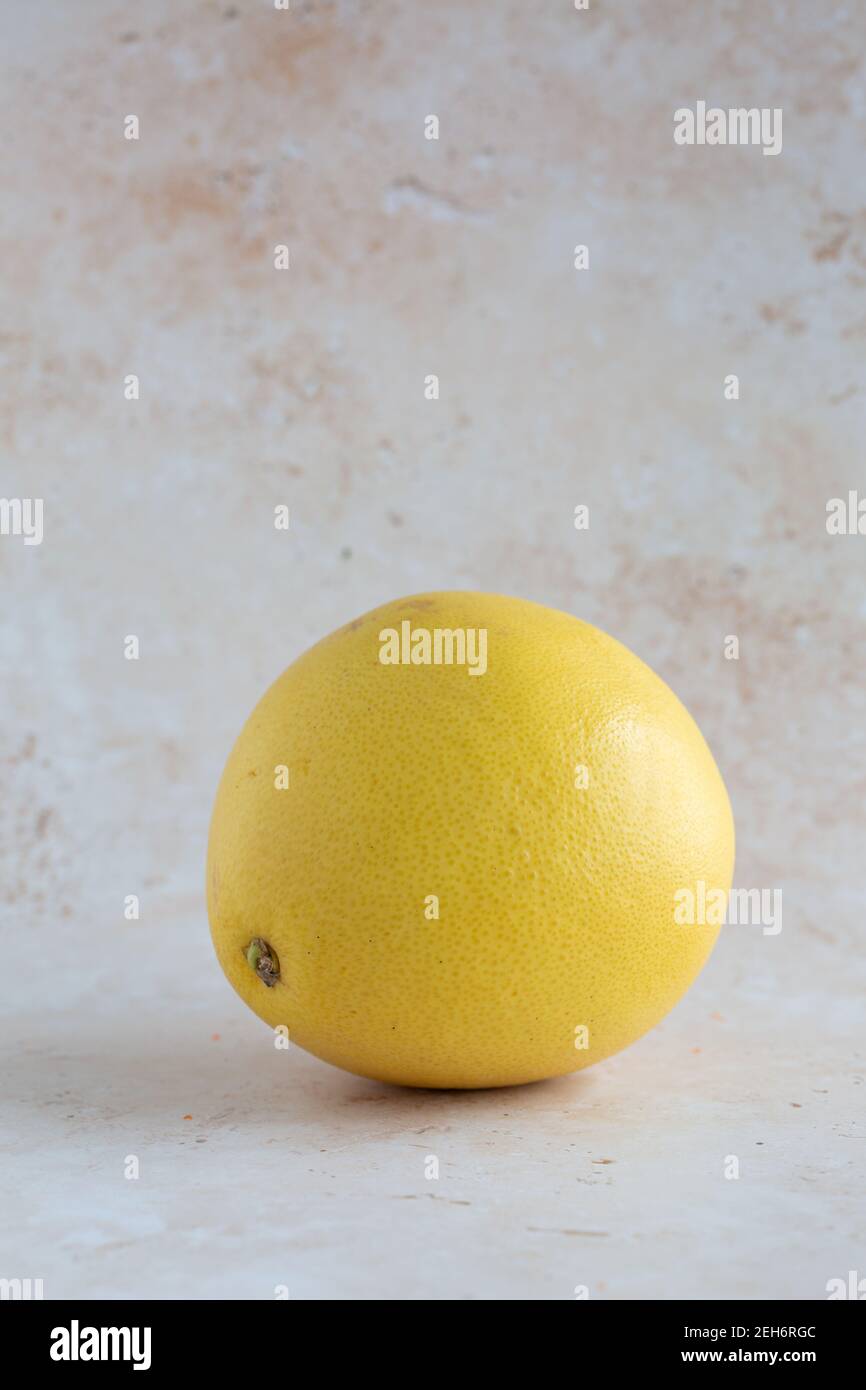 Yellow pomelo hi-res stock photography and images - Alamy