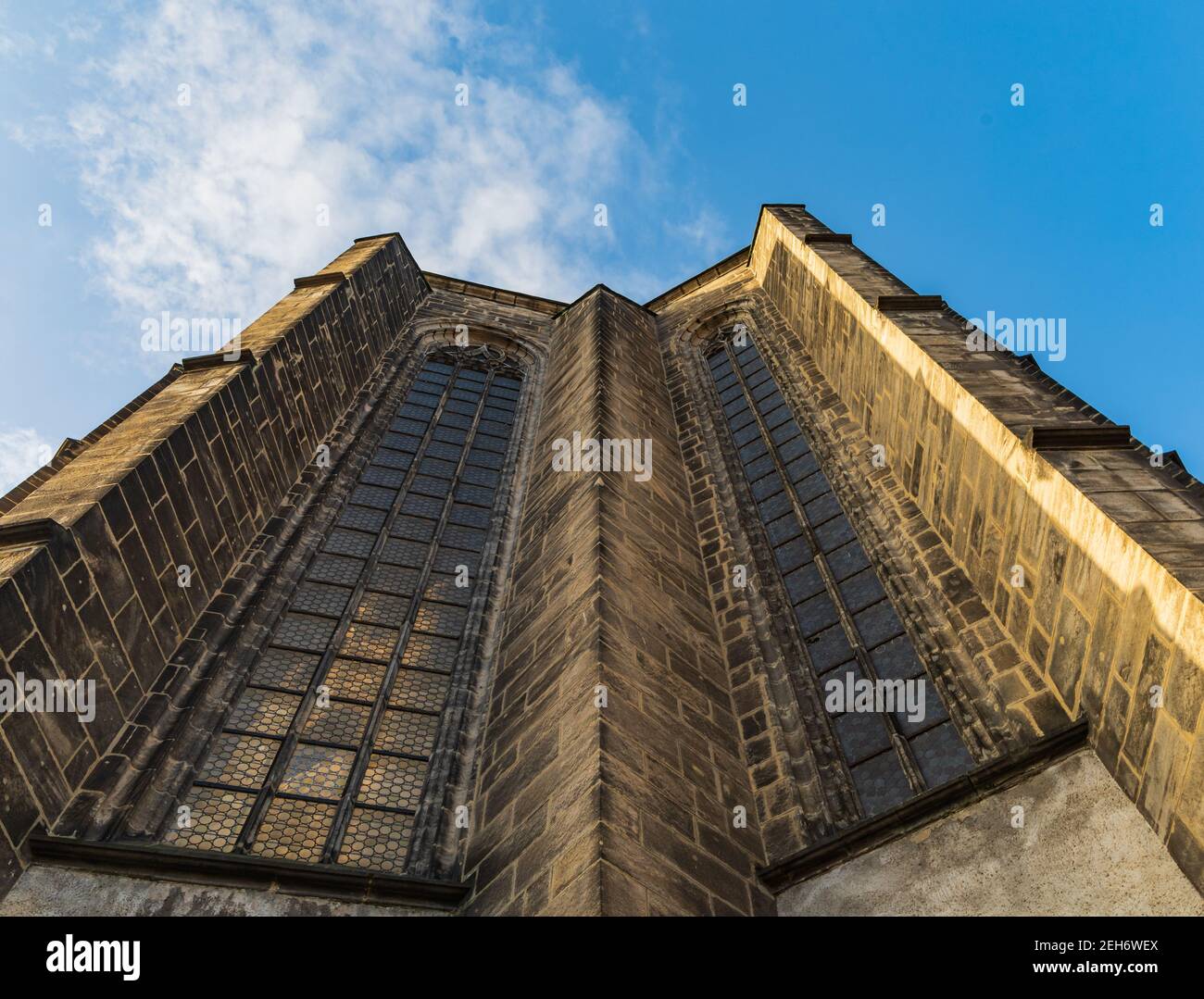 Huge windows hi-res stock photography and images - Alamy