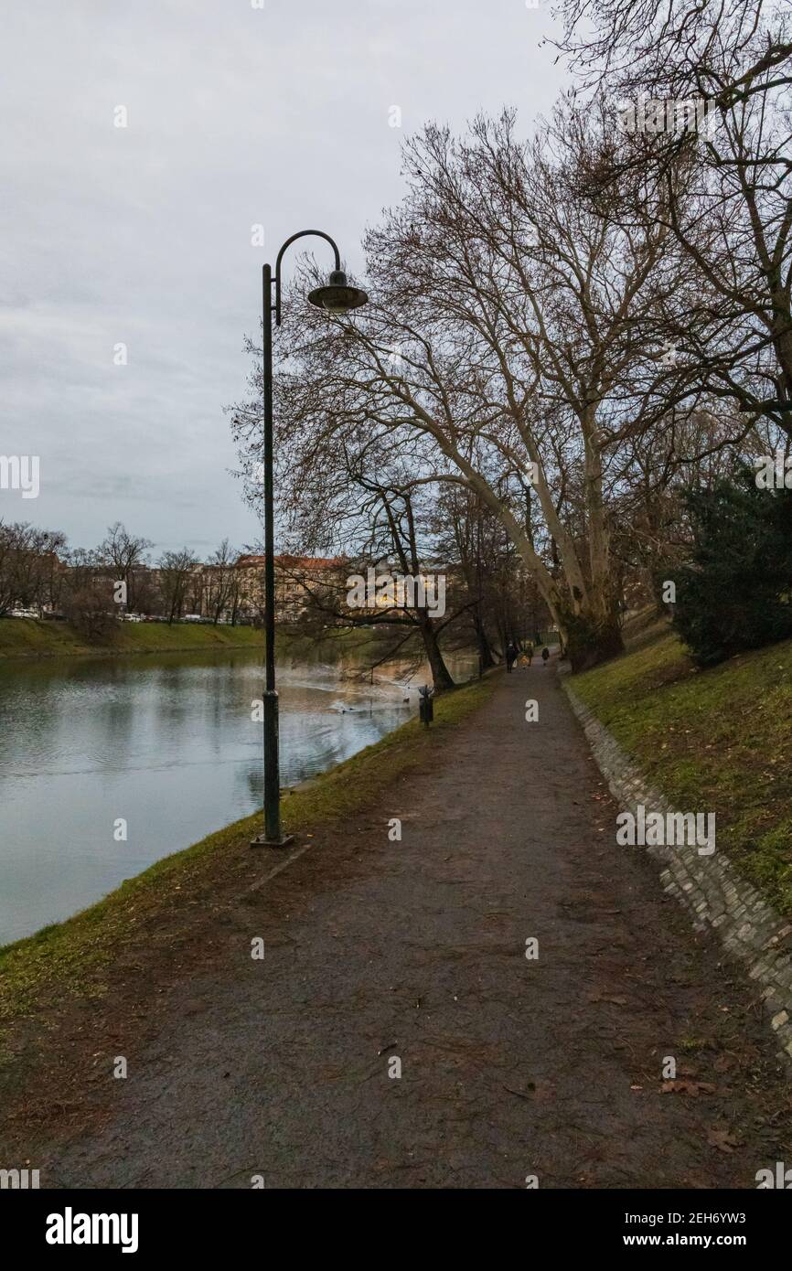 Black and white park pathway hi-res stock photography and images - Alamy