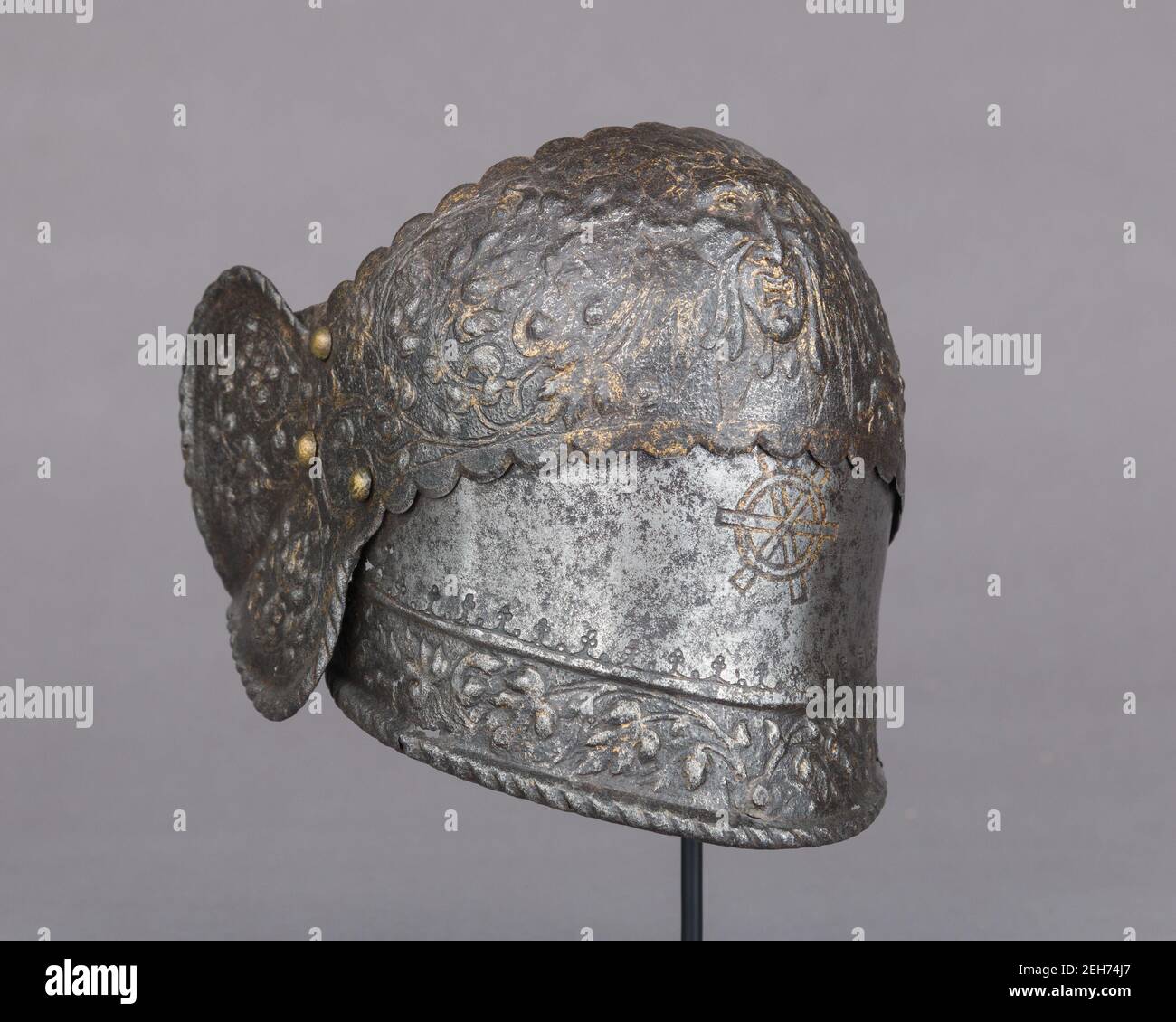 Right Poleyn (Knee Defense) from an armour of Claude Gouffier (1501 ...