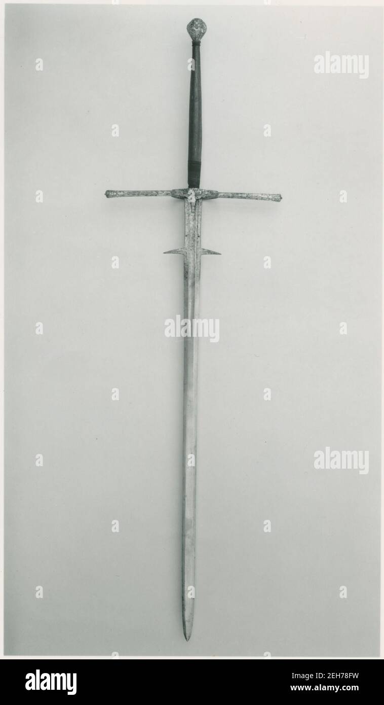 Two hand sword hi-res stock photography and images - Alamy