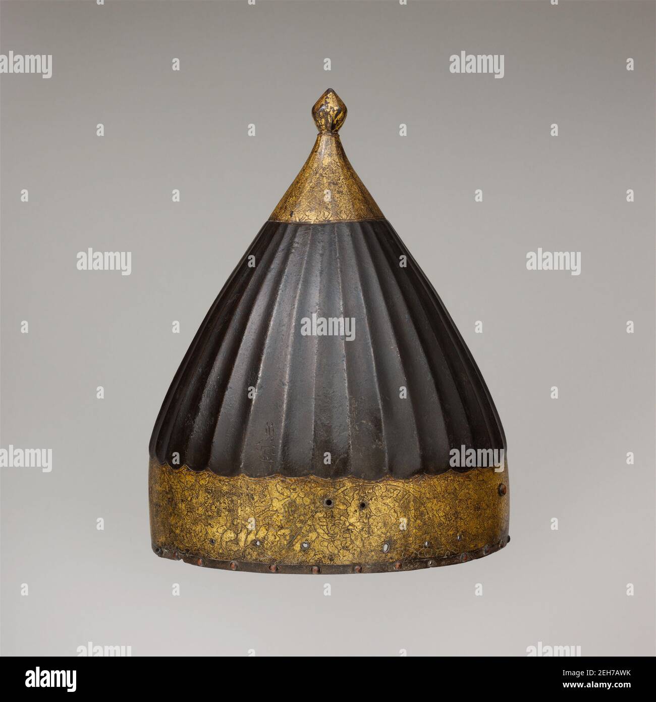 Turkish armour helmet 16th century hi-res stock photography and images ...