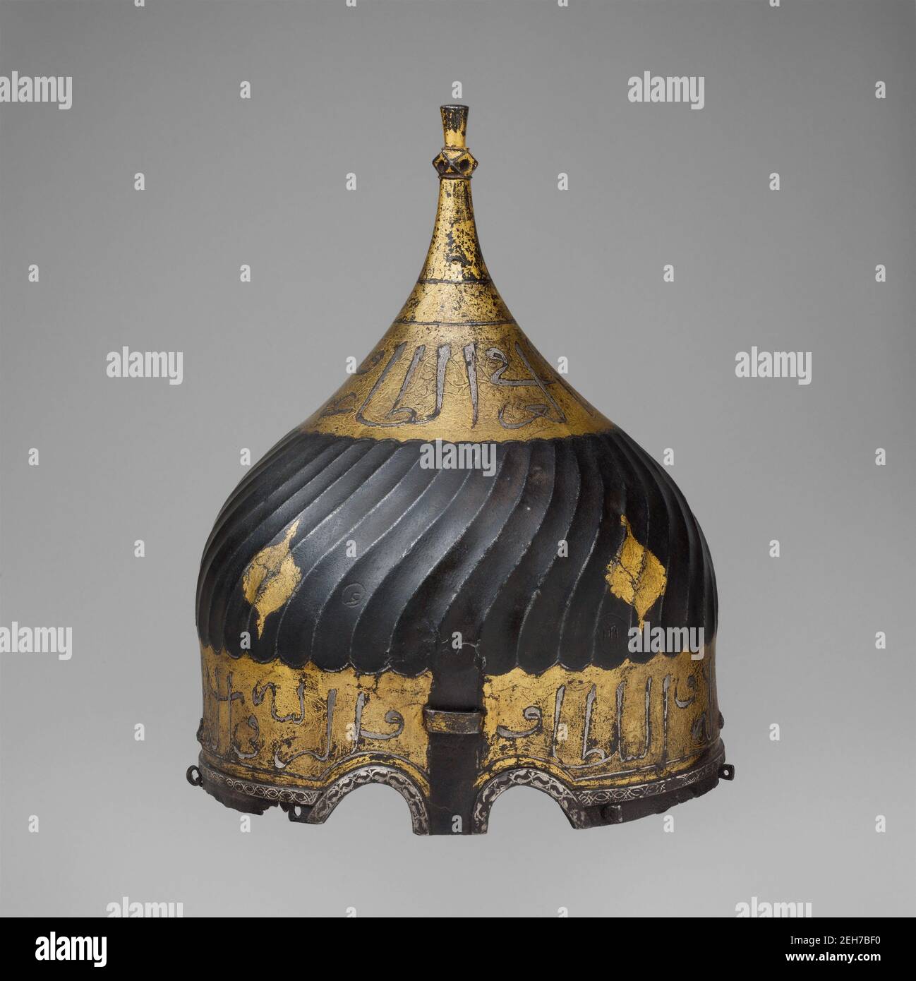 Turkish armour helmet 16th century hi-res stock photography and images ...