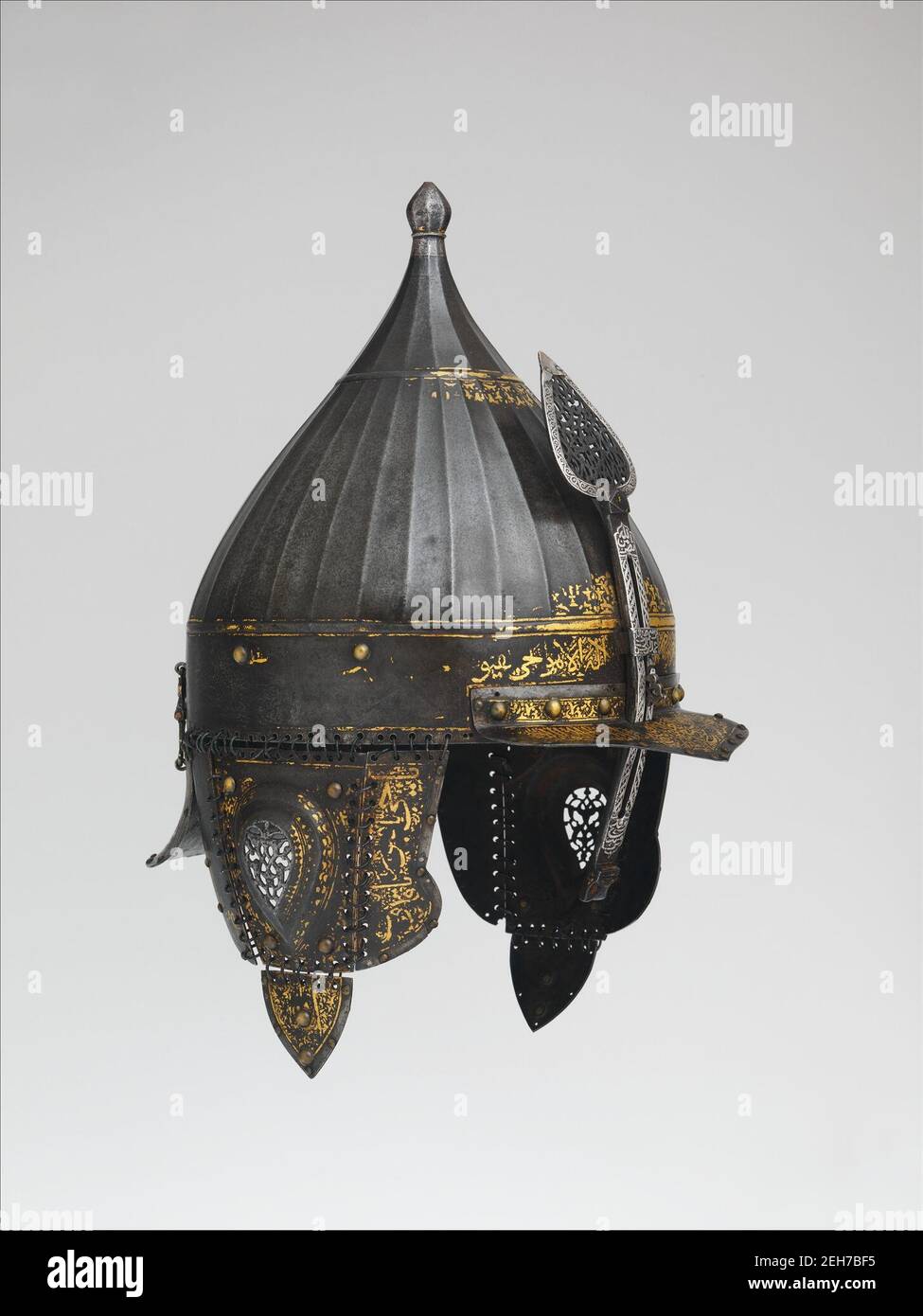 Turkish armour helmet 16th century hi-res stock photography and images ...
