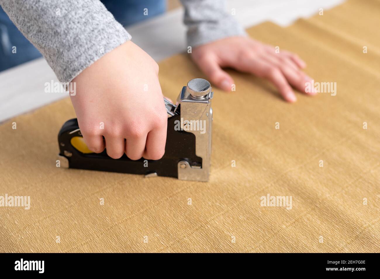 Using stapler hi-res stock photography and images - Alamy