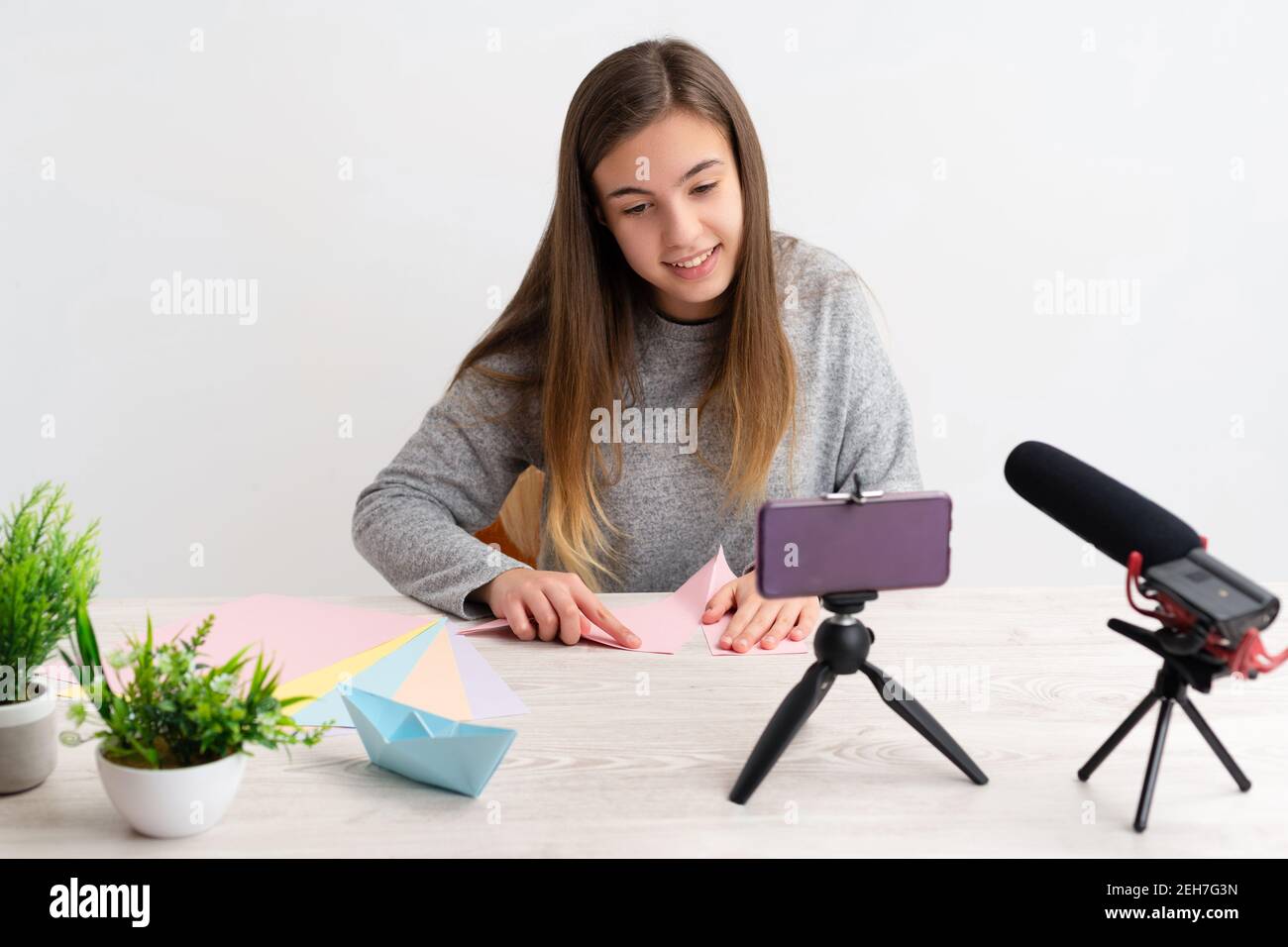 Origami tutorial hi-res stock photography and images - Alamy