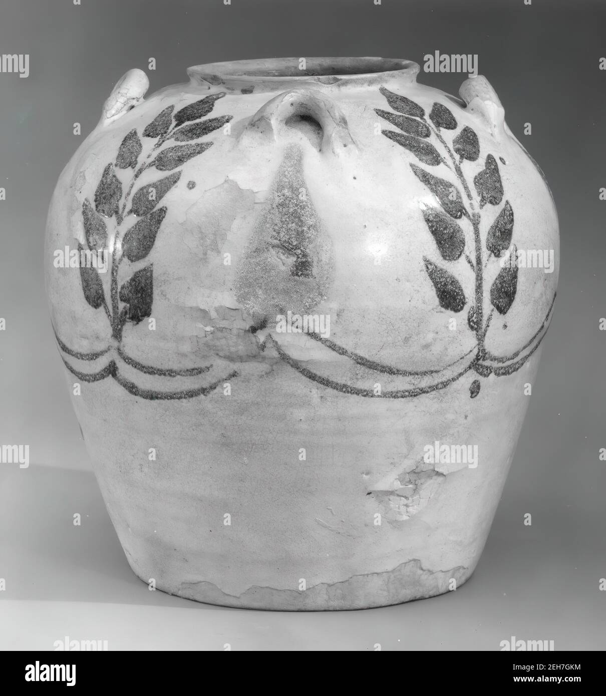 Four lug handles hi-res stock photography and images - Alamy