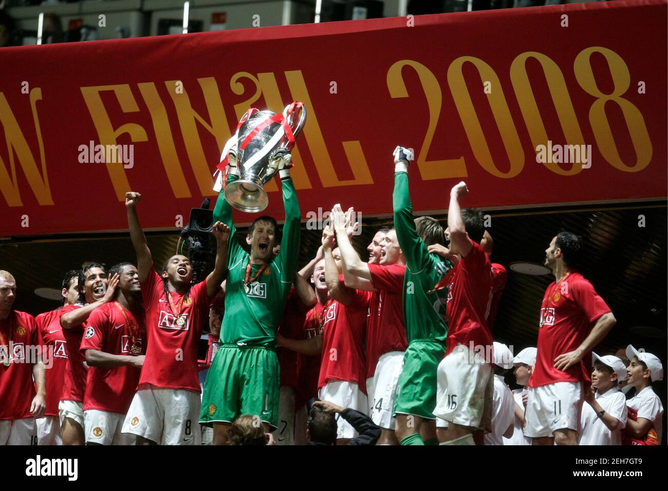 Van der sar trophy champions league hi-res stock photography and images ...