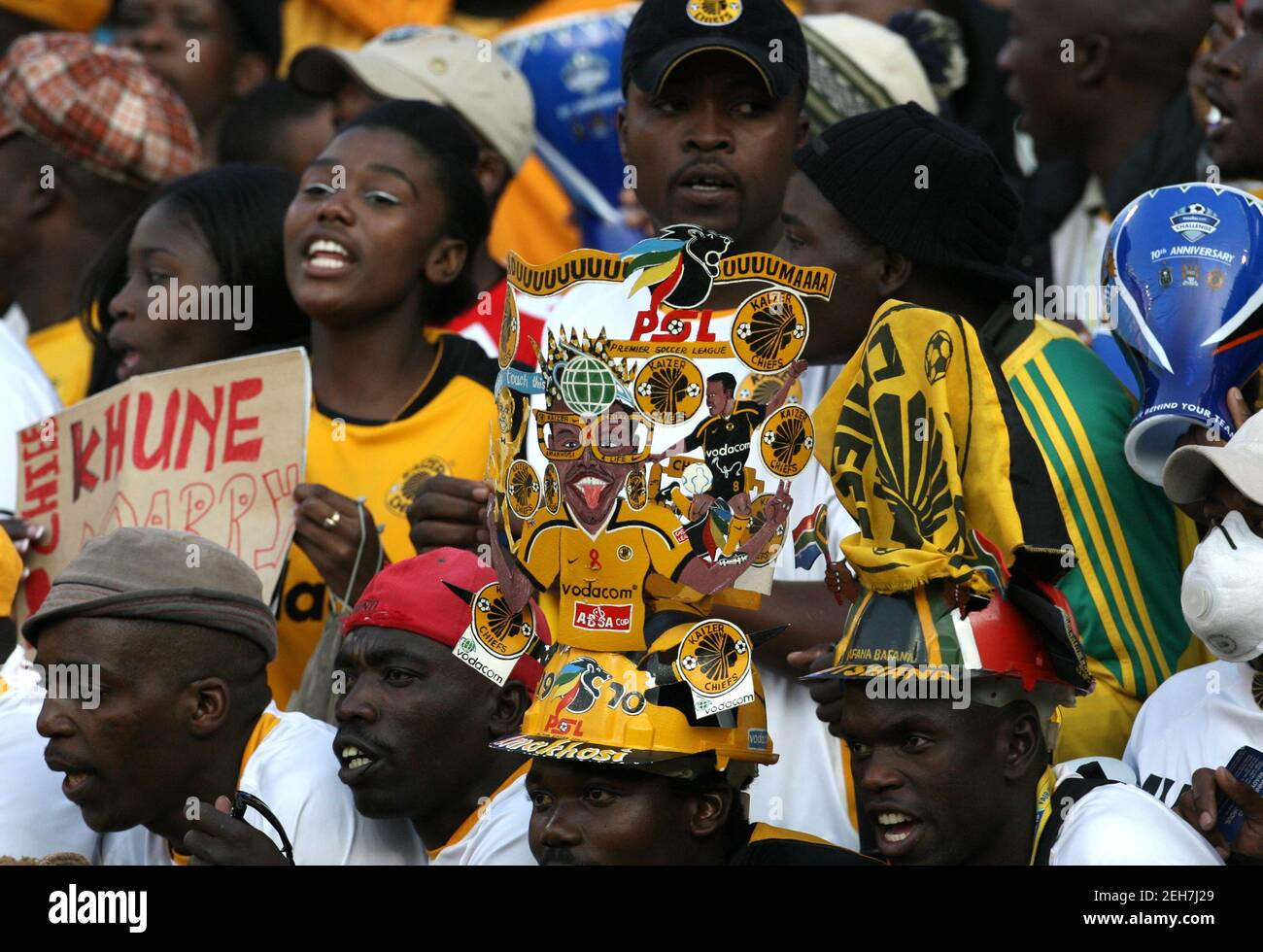 Kaizer chiefs fans hi-res stock photography and images - Alamy