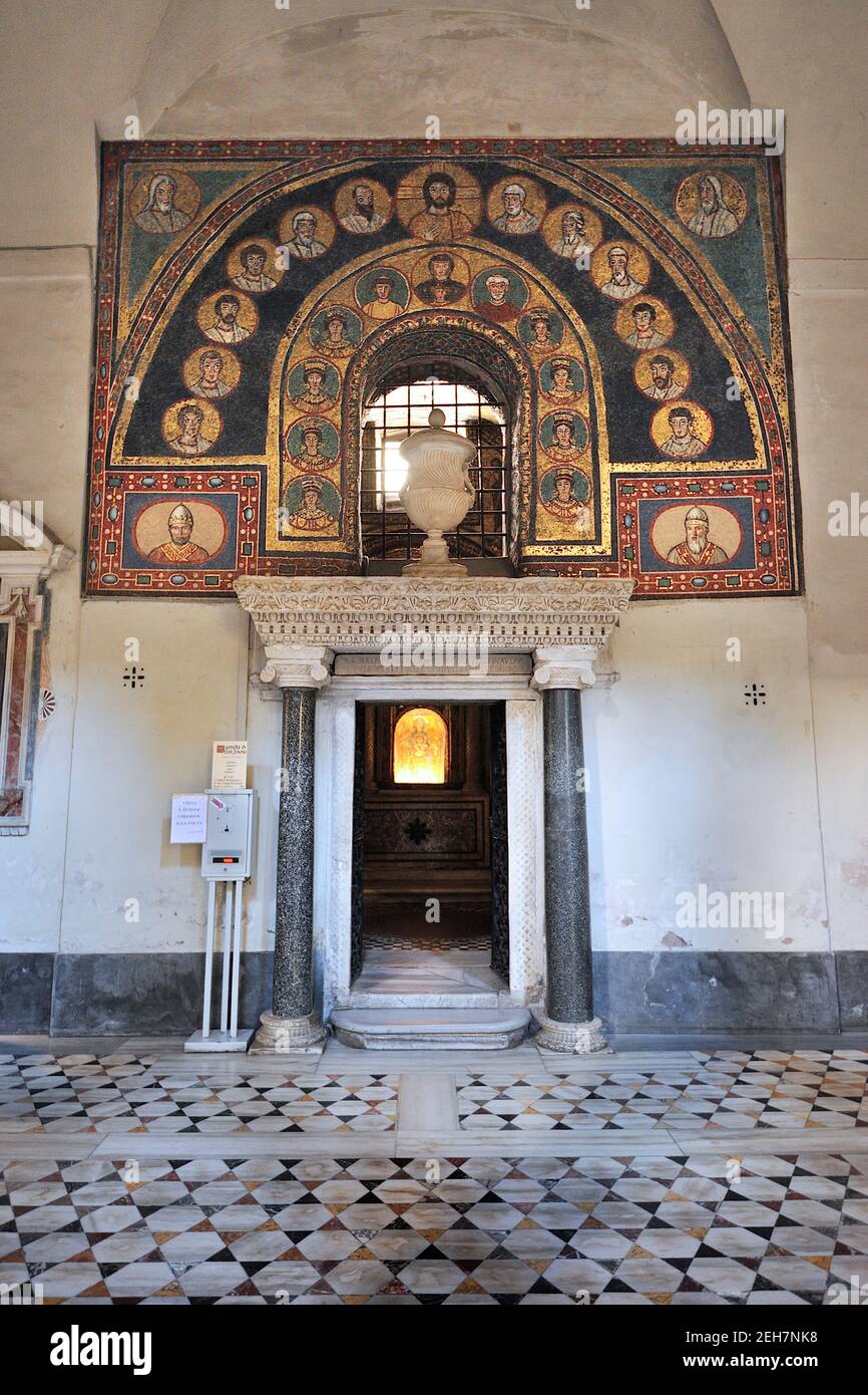 Italy, Rome, basilica di Santa Prassede, chapel of San Zenone, mosaics ...