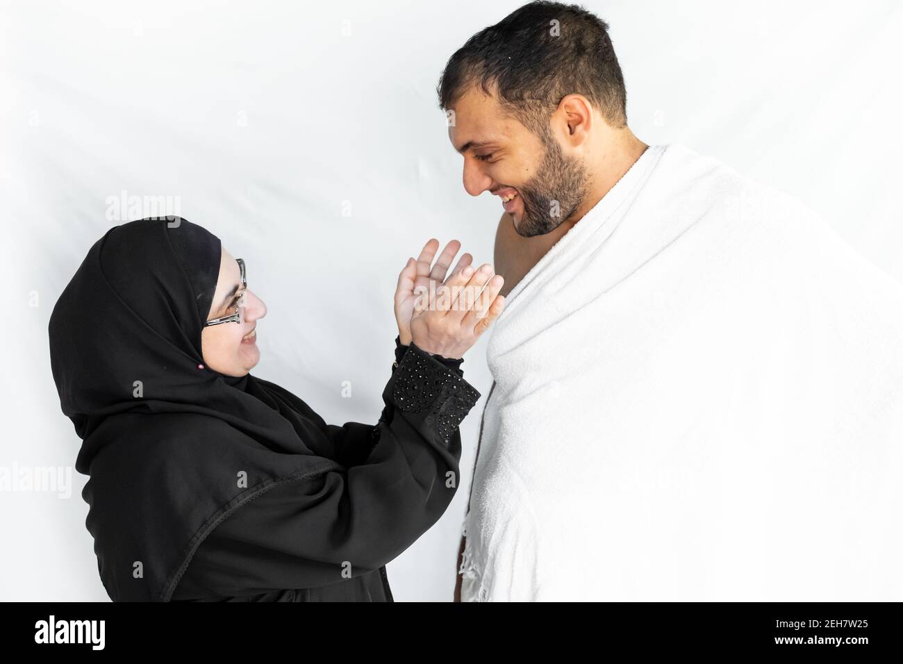 Musli man and hsi mother wearing al haj clothes and looking at each ...