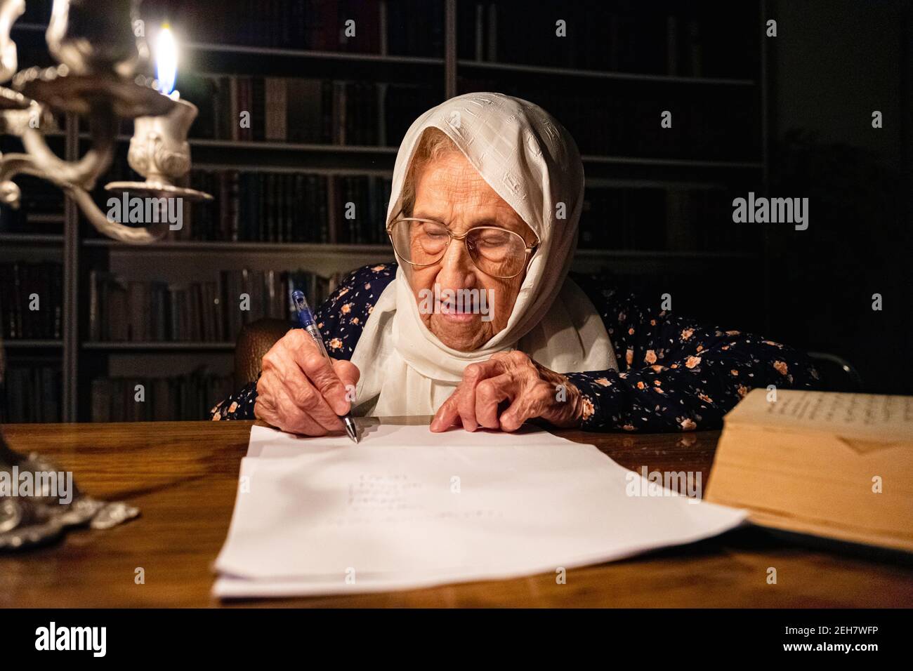 Woman night shadow reading book hi-res stock photography and images - Alamy